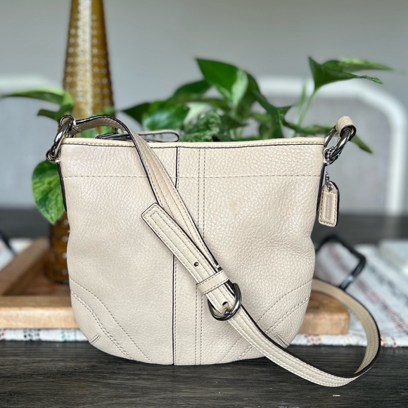 Coach | Bags | Coach Vtg Signature Pebbled Leather Cream Crossbody ...